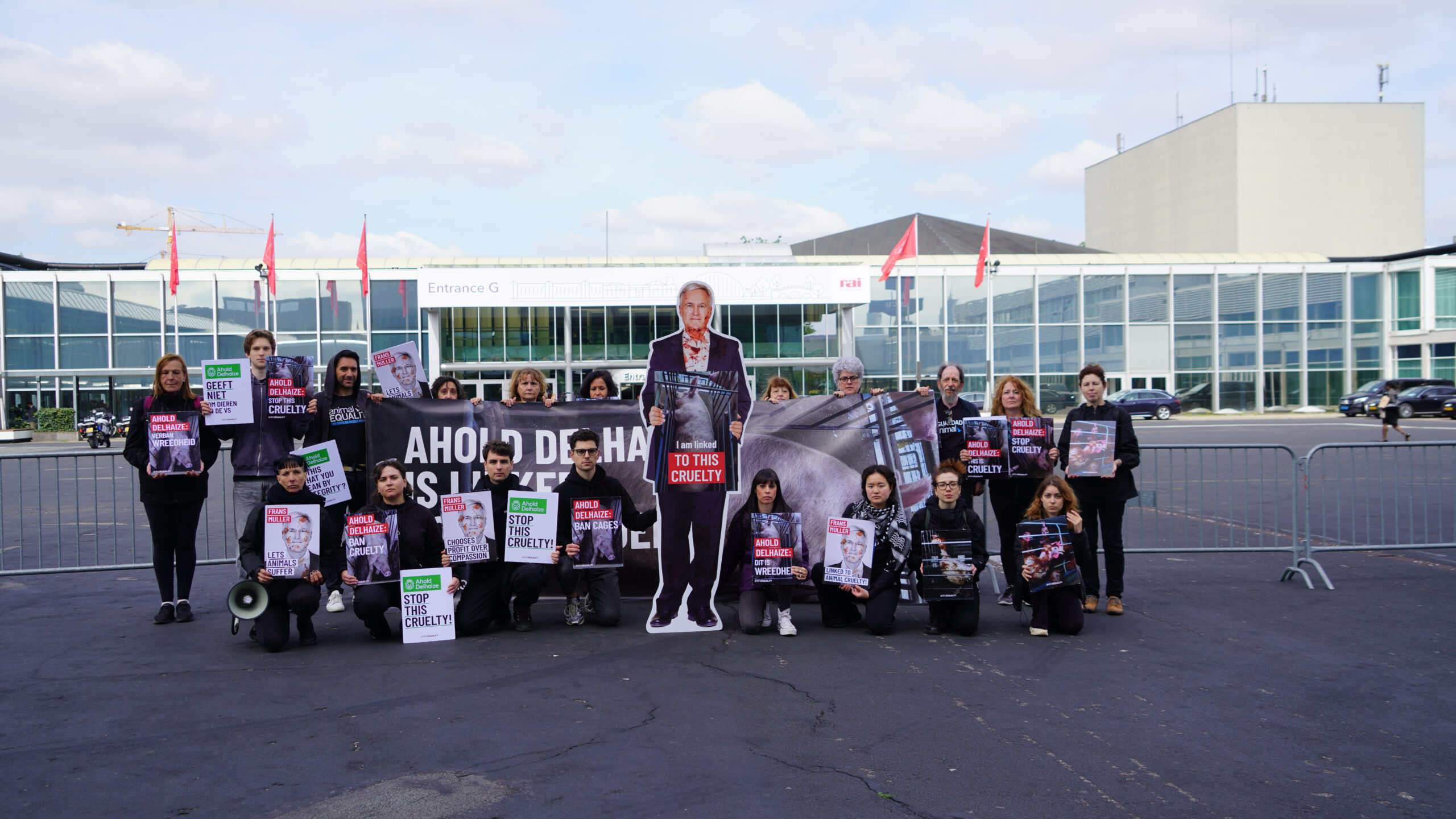 Frans Muller abucheado al recibir a la Reina de Países Bajos en el ...